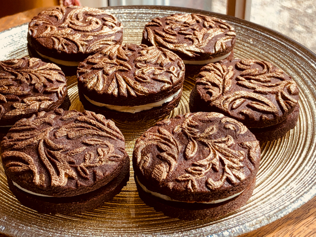 THE MANY FACES OF THE OREO COOKIE – For the Love of Cookies