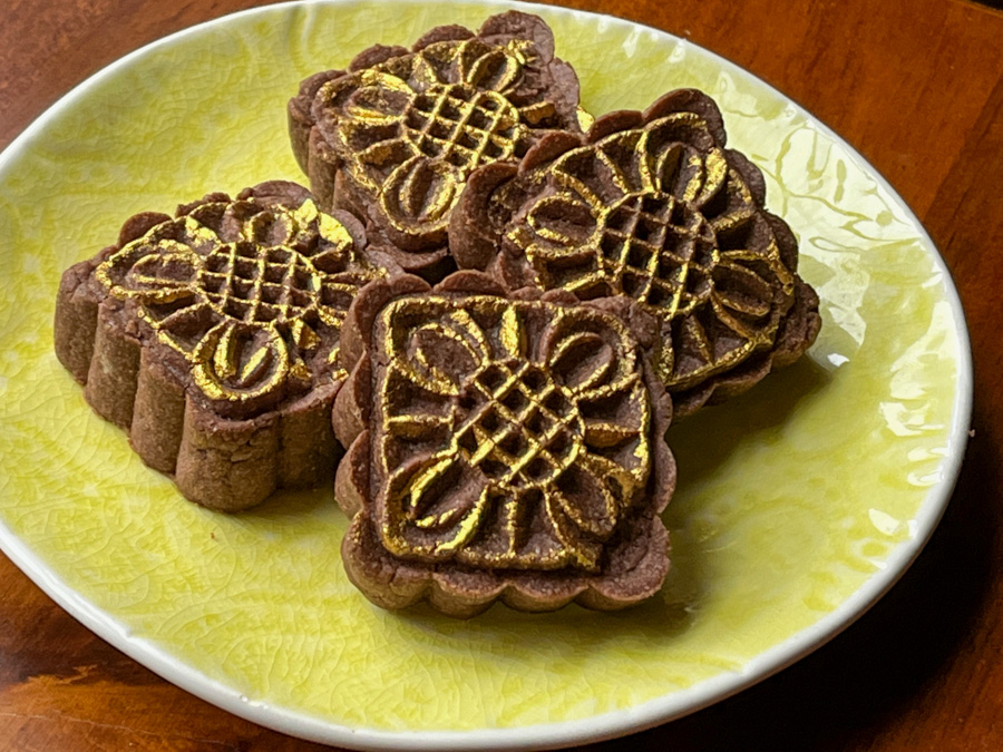 MOLDED, STAMPED, ROLLED – For the Love of Cookies