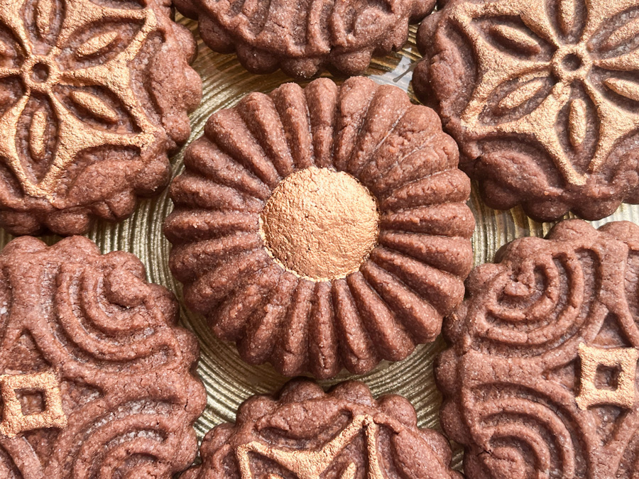 MOLDED, STAMPED, ROLLED – For the Love of Cookies