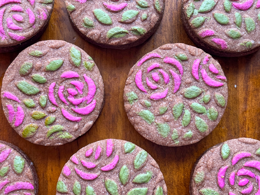 MOLDED, STAMPED, ROLLED – For the Love of Cookies