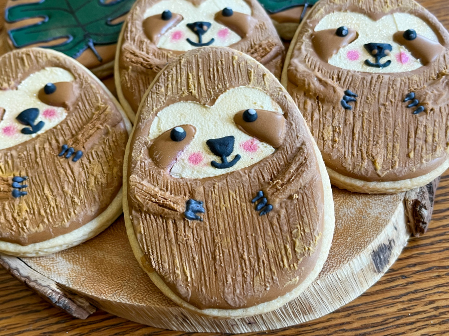 THE SLOTH, A COOKIE FLIP BY HANIELA – For the Love of Cookies