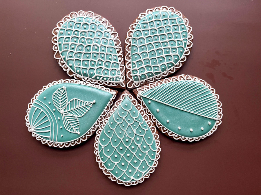 FLIRTING WITH FINE LINES – For the Love of Cookies