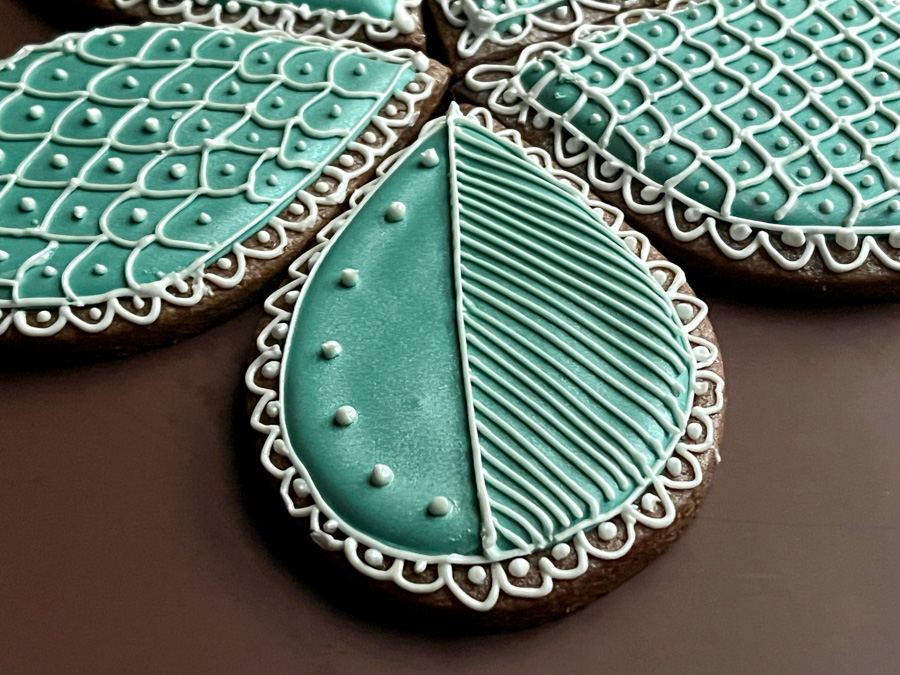 FLIRTING WITH FINE LINES – For the Love of Cookies