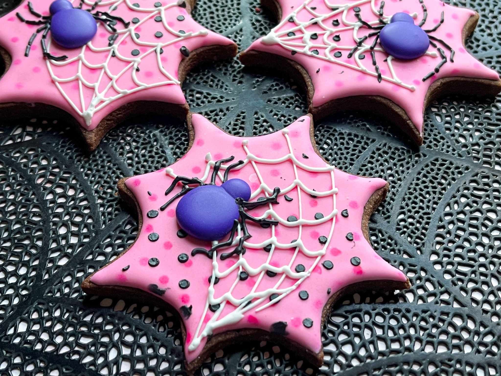 POP-ART SPIDERS – For the Love of Cookies