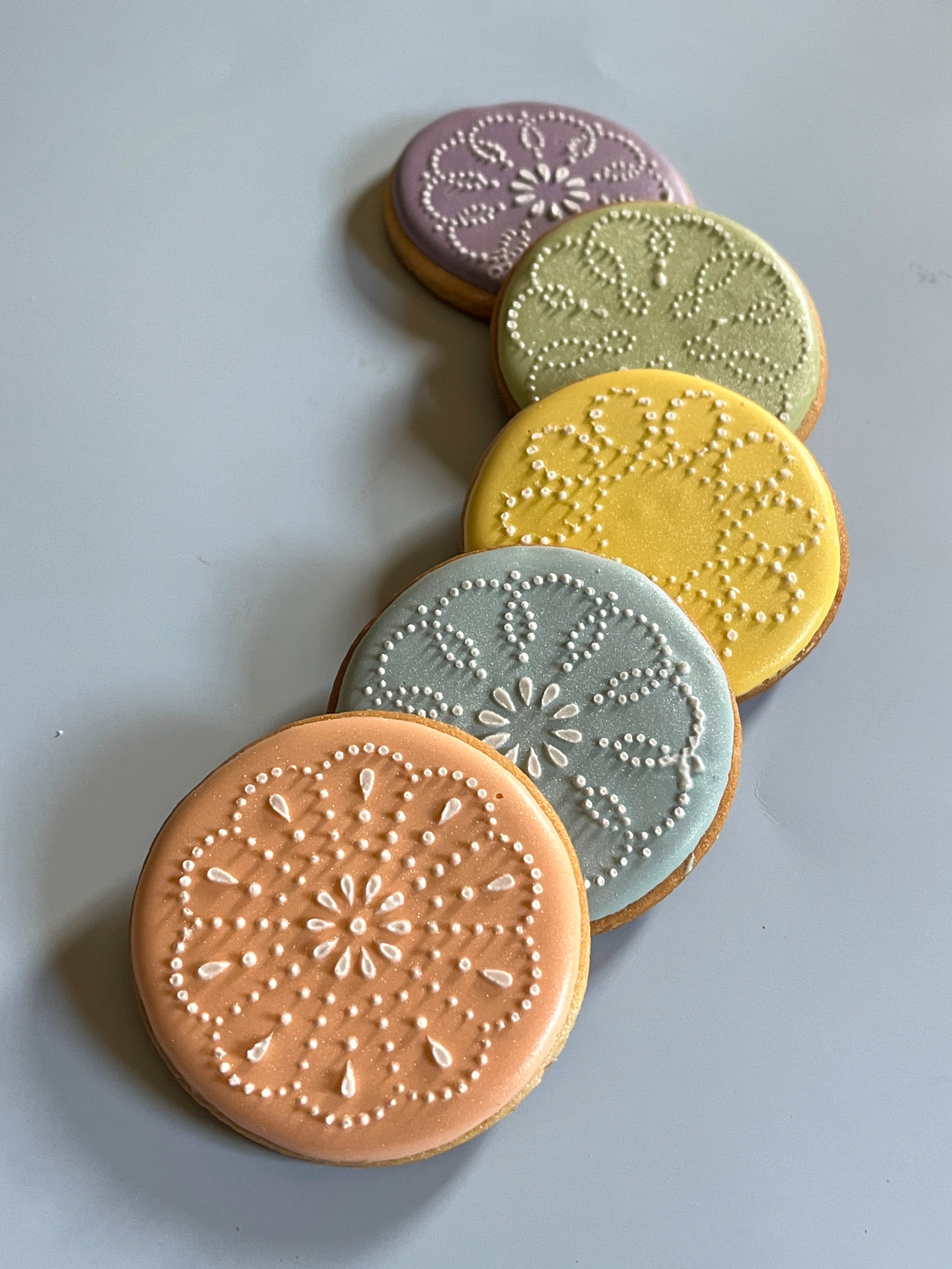 DOT-STENCILED COOKIES – For the Love of Cookies