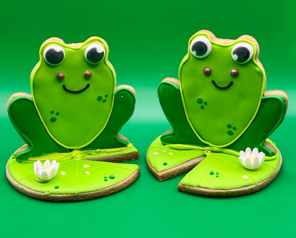 FROG ON LILY PAD COOKIES – For the Love of Cookies
