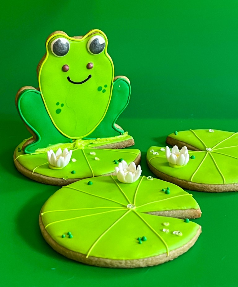 FROG ON LILY PAD COOKIES – For the Love of Cookies