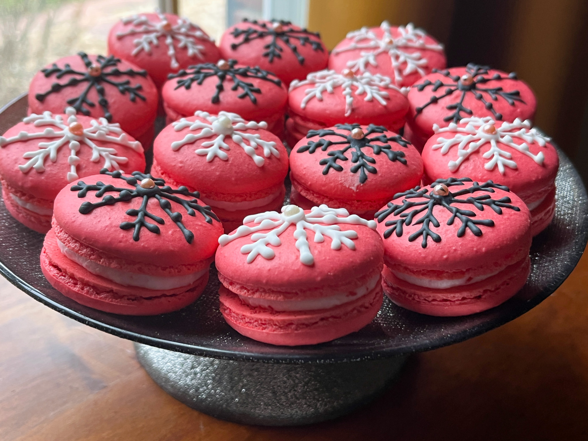 PEPPERMINT DUST MACARONS – For the Love of Cookies